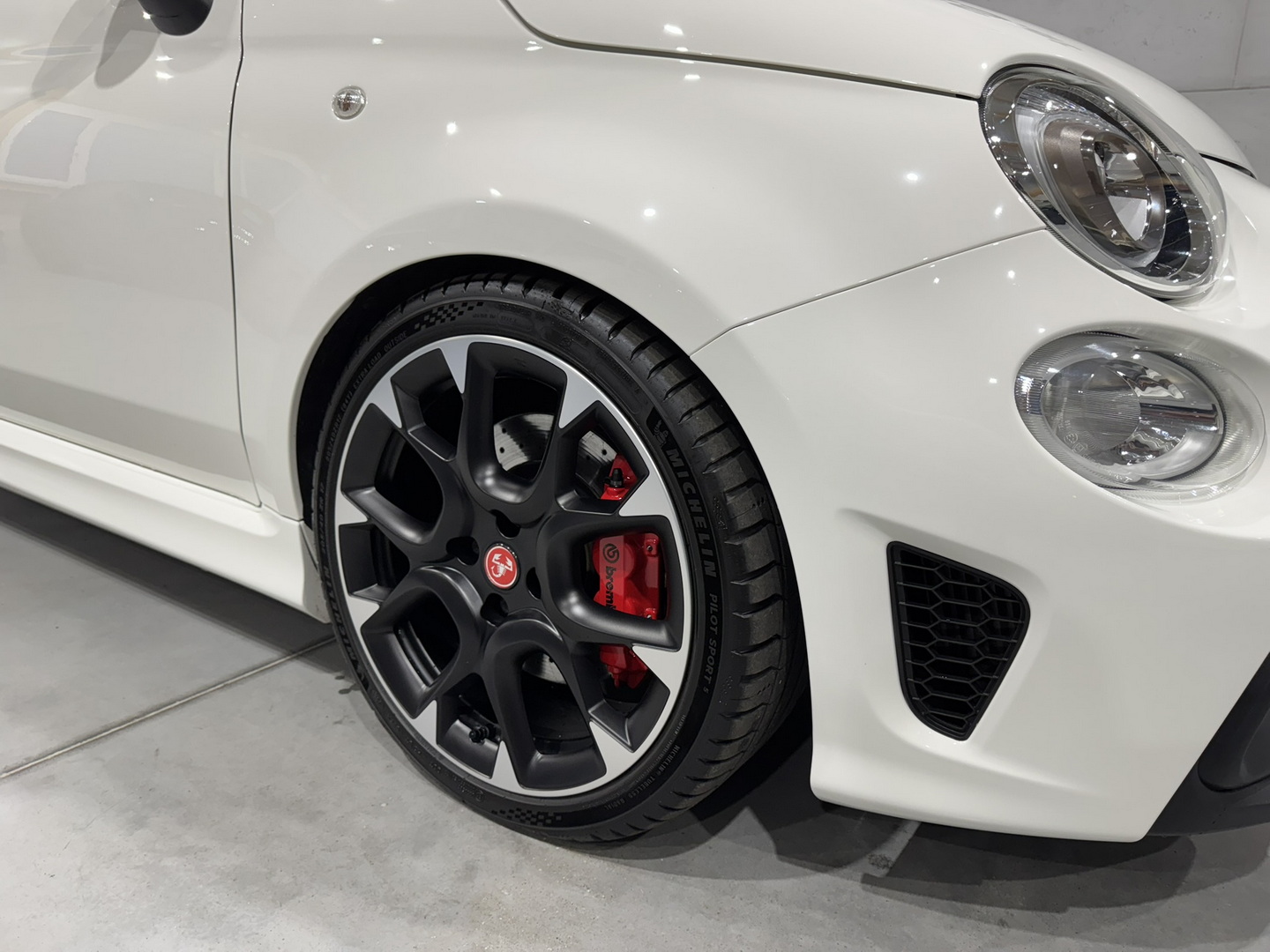 Abarth 595 Competizione Carbon