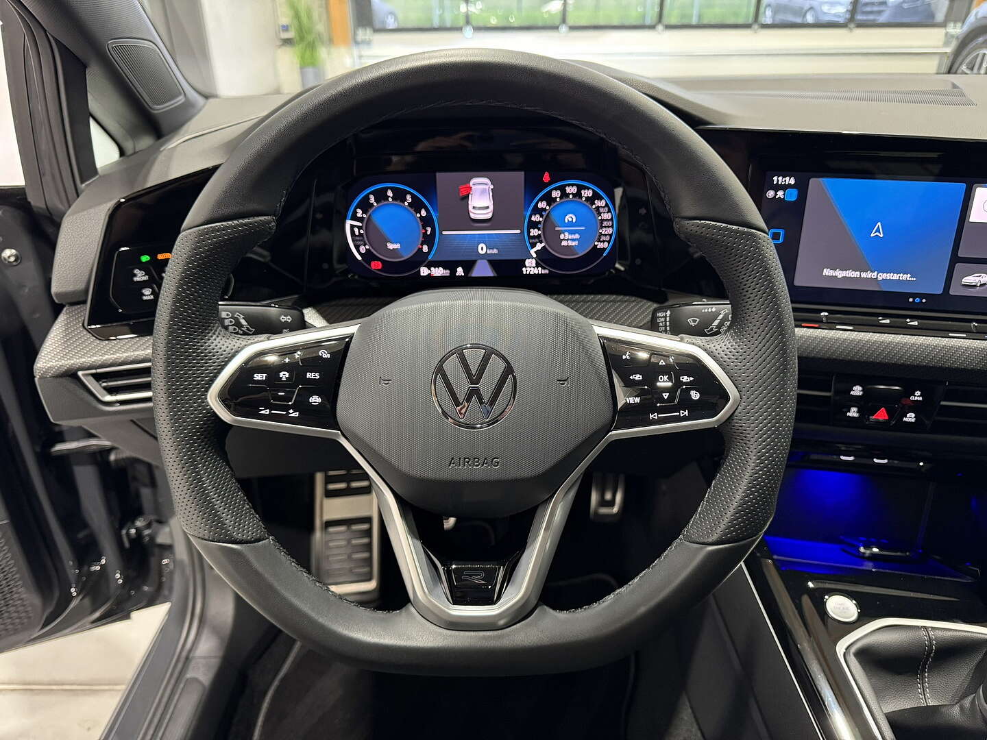 VW Golf 8 R-Line 1,5 TSI grau