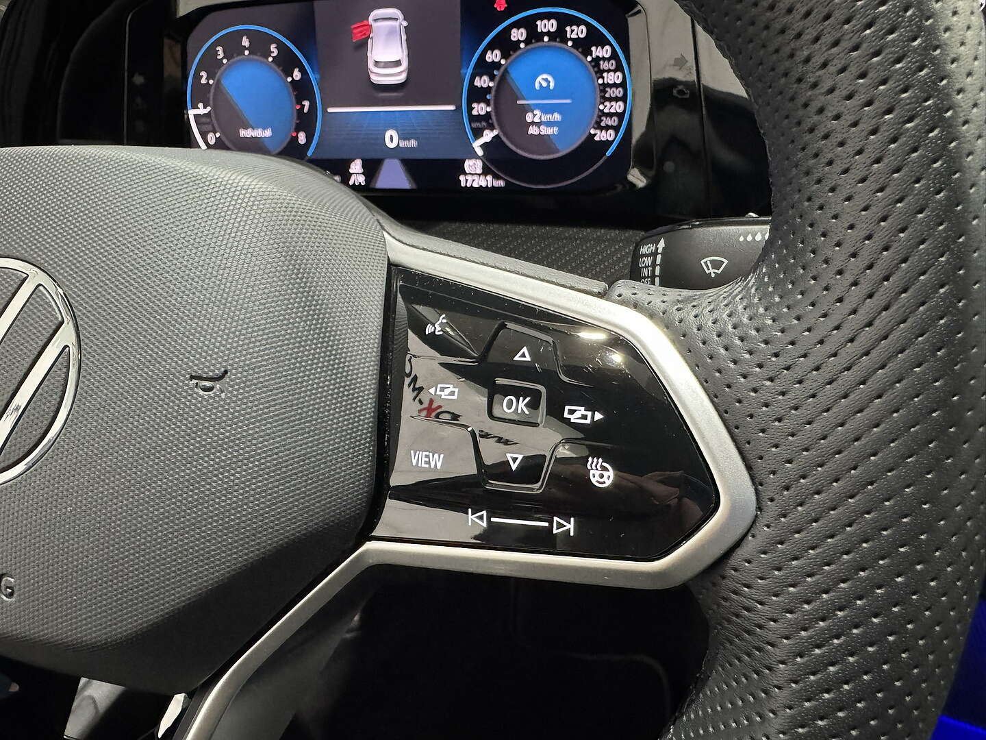 VW Golf 8 R-Line 1,5 TSI grau