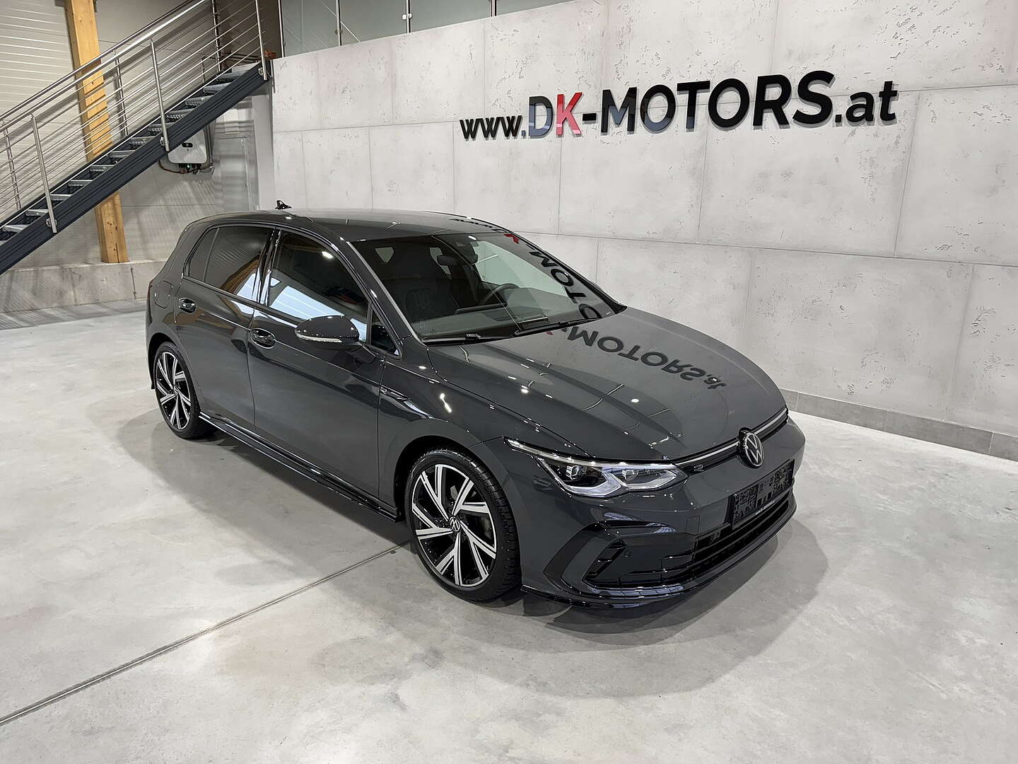 VW Golf 8 R-Line 1,5 TSI grau