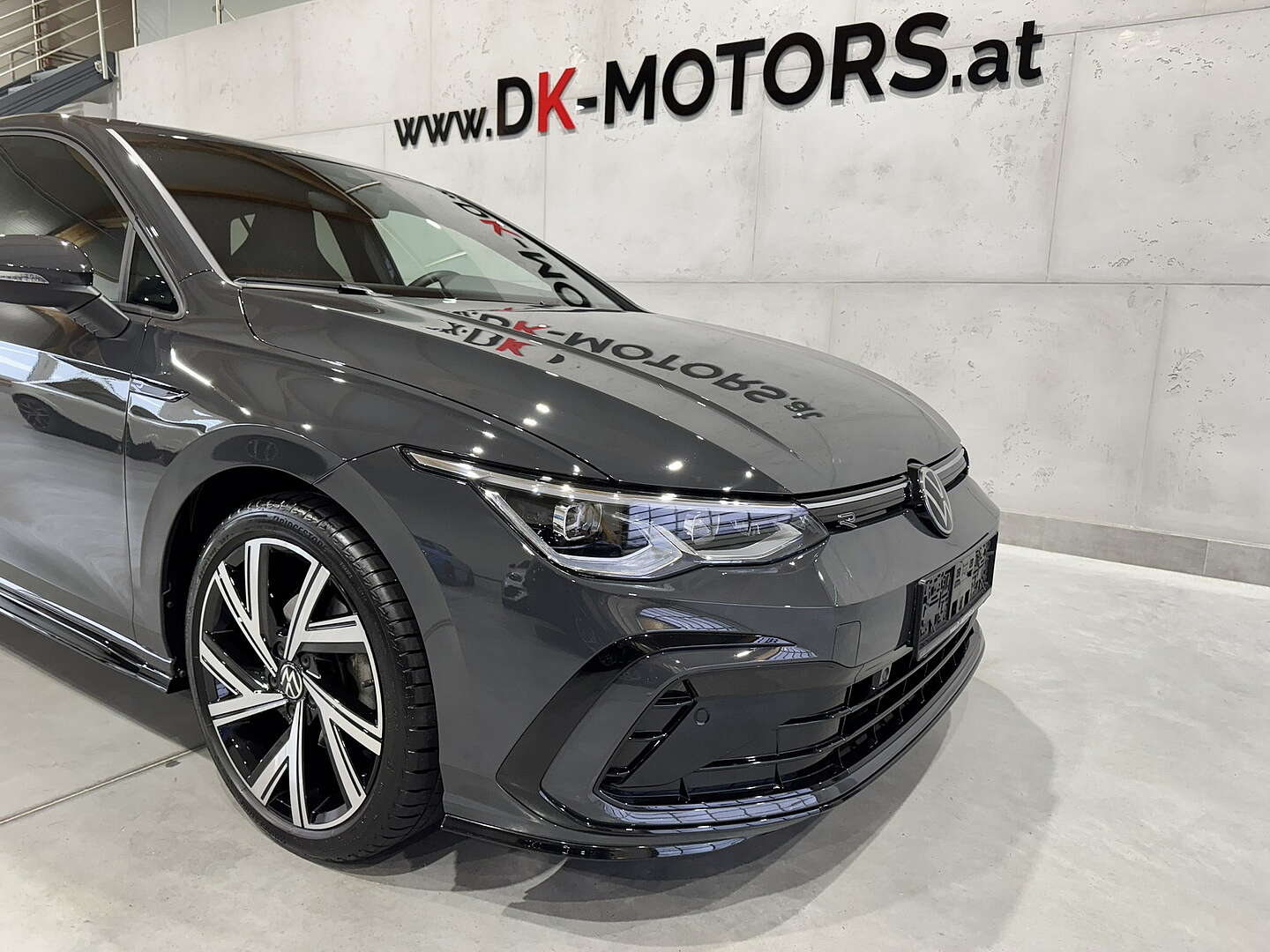 VW Golf 8 R-Line 1,5 TSI grau