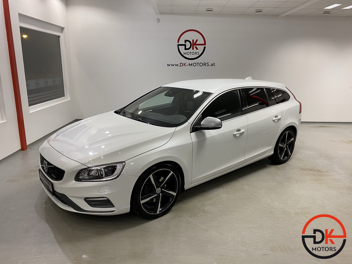 Volvo V60 D4 AWD Momentum R-Design