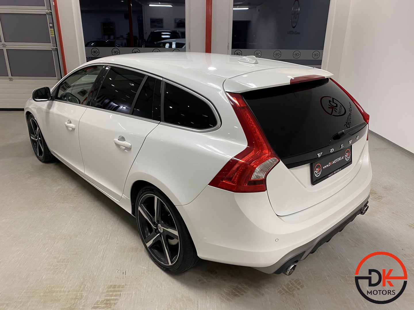 Volvo V60 D4 AWD Momentum R-Design