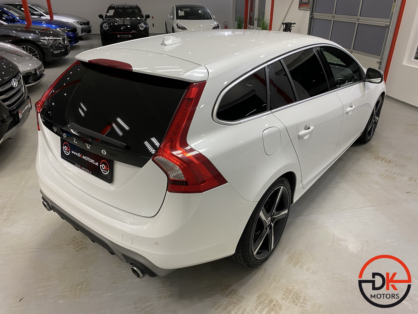 Volvo V60 D4 AWD Momentum R-Design