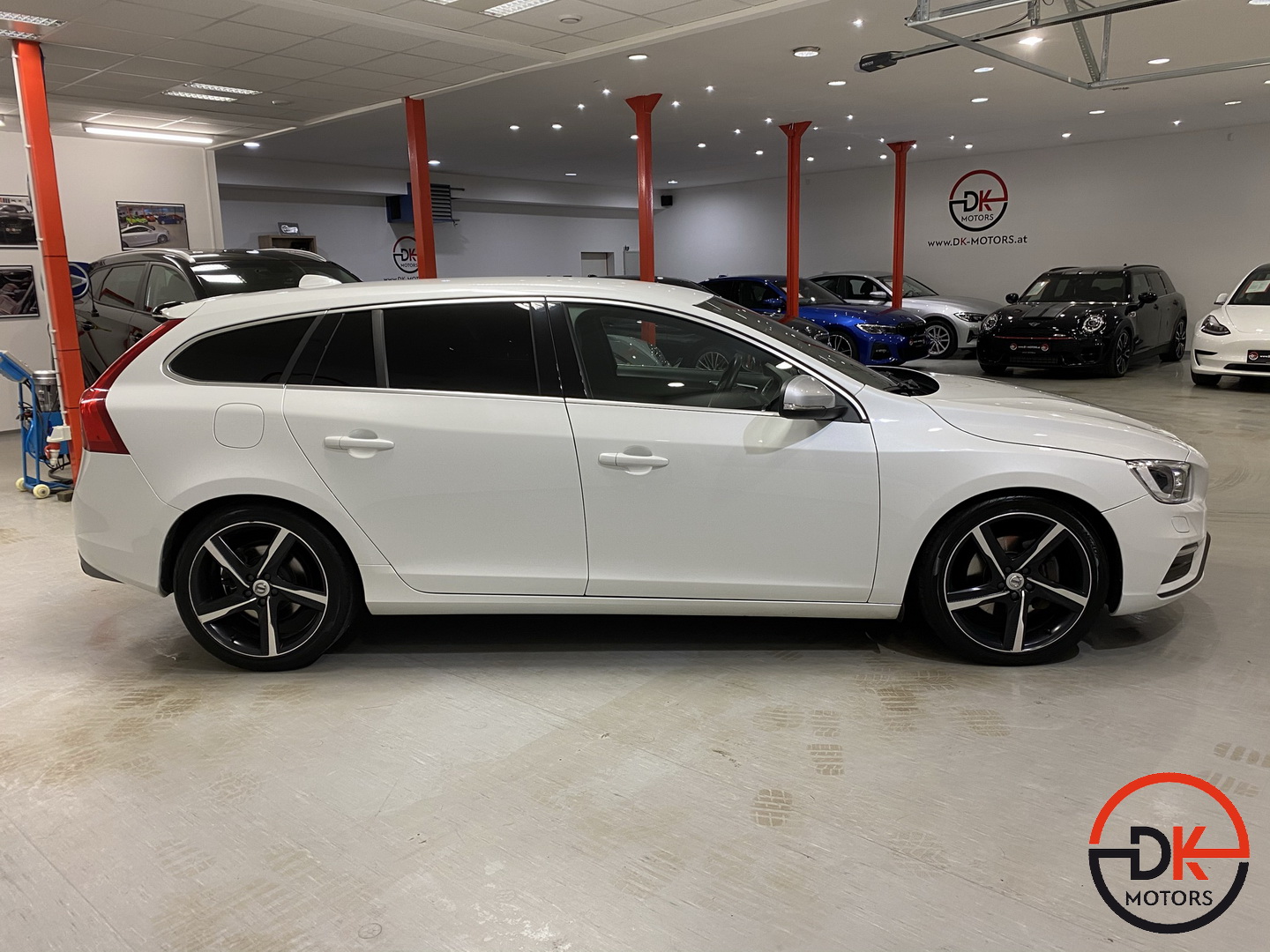 Volvo V60 D4 AWD Momentum R-Design